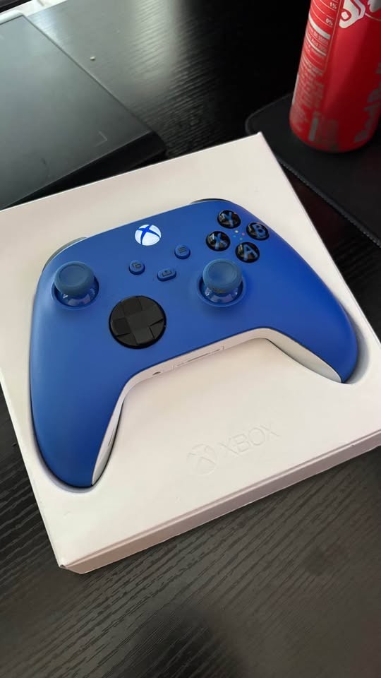 Microsoft Wireless Controller for Xbox - Shock Blue (Batteries included ...