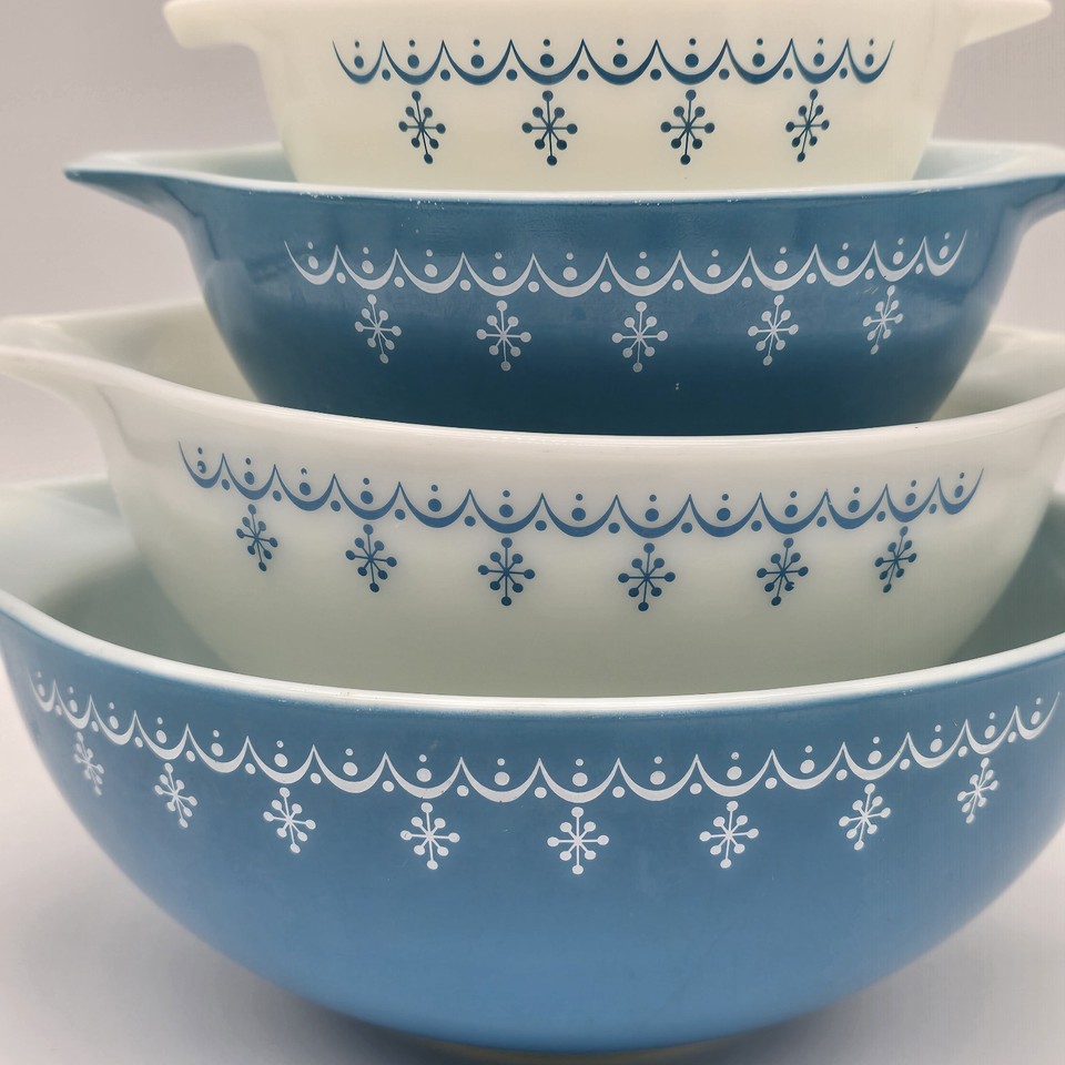 Pyrex Snowflake Cinderella Garland 4 - Nesting Mixing Bowls Made In USA ...