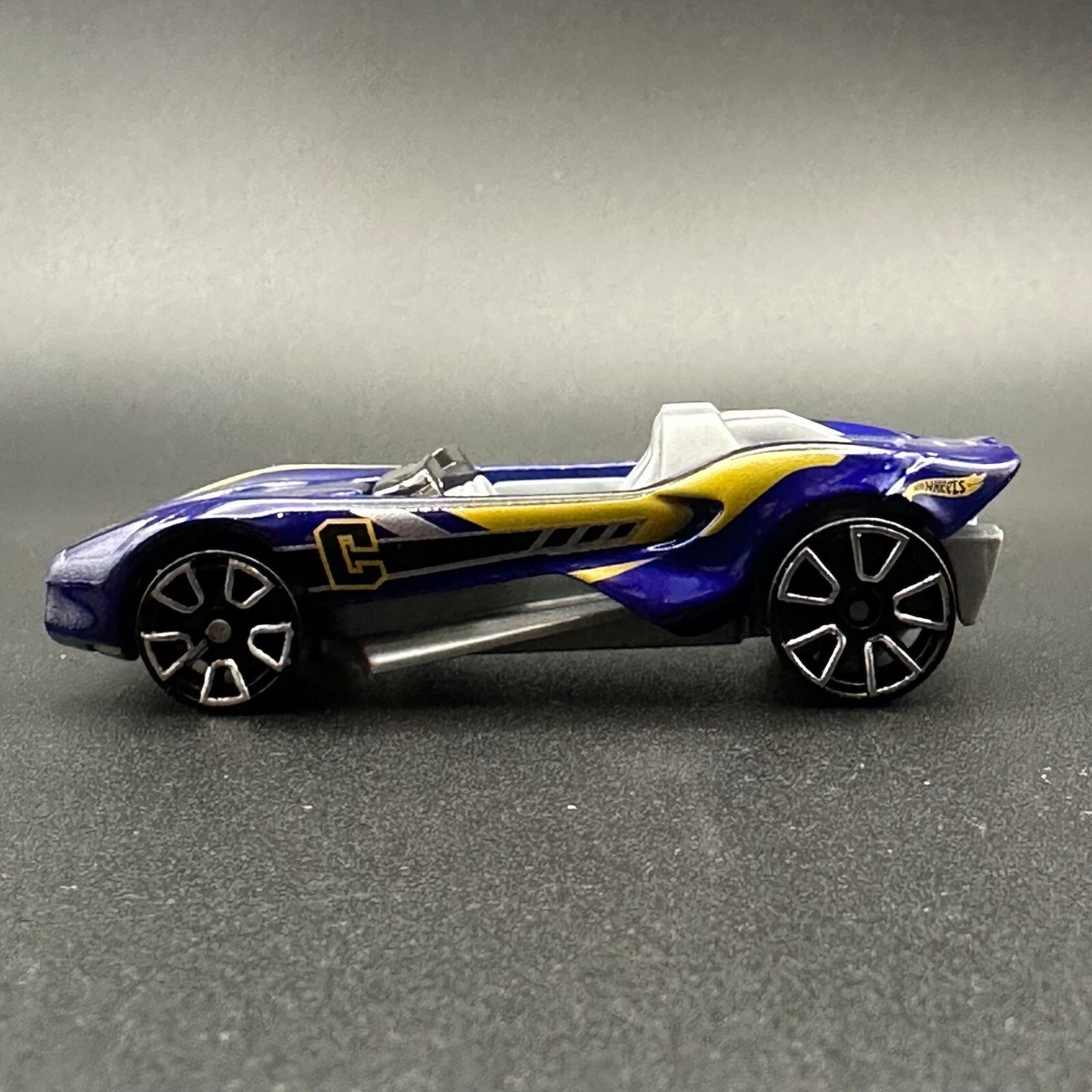 Carbonic Car Lamley Case Report: Opening A Hot Wheels US N Case, And A