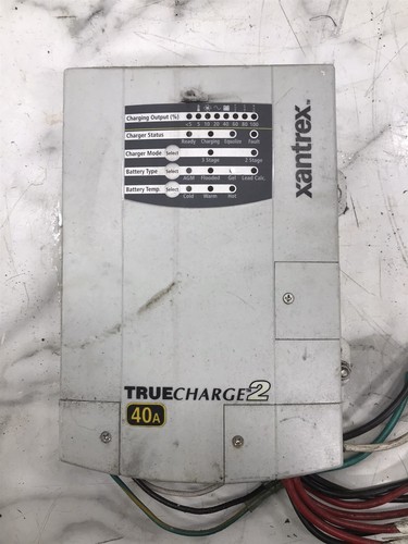 04 Cabo 31 Express Boat Xantrex True Charge 2 40 A Amp marine battery ...