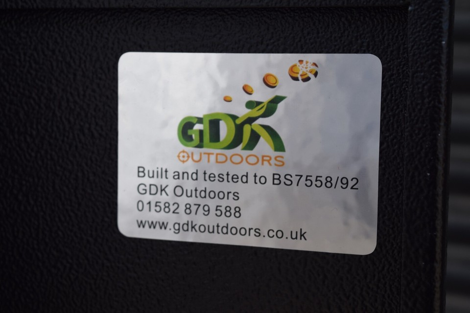 GDK COMPACT, 10 GUN CABINET, 6 SCOPED RIFLES, 10 SHOTGUN, WITH INNER ...