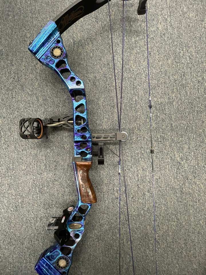 Matthews LX Solo Cam Compound Bow 50# 26in Draw W Stabilizers Good ...