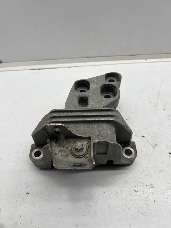 Mercedes-Benz A W176 2015 Diesel Engine mount bracket 26008 DDO41053 ...