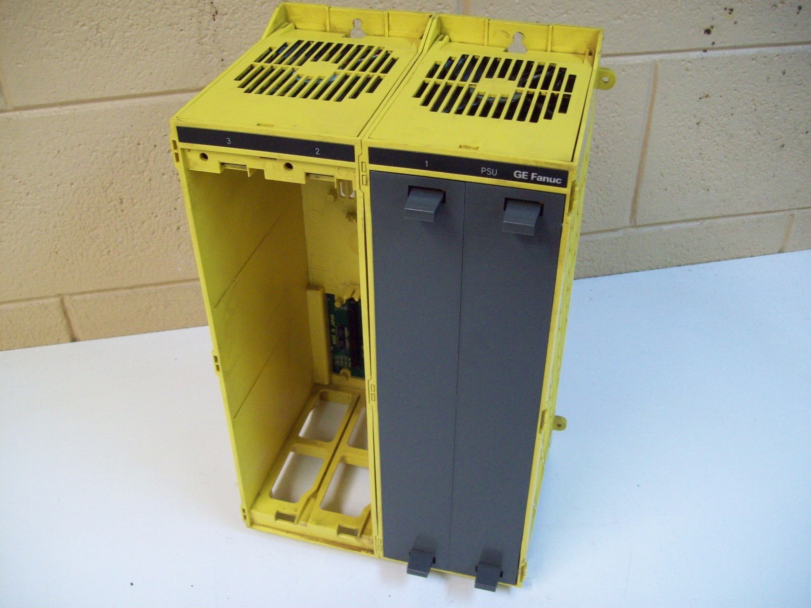 FANUC 18T-MCU15980-001R00 CNC EXPRESS CHASSIS RACK - USED - FREE ...