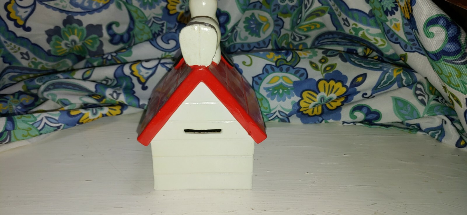 VINTAGE SNOOPY ON HIS DOGHOUSE CERAMIC COIN BANK CHARLIE BROWN PEANUTS ...