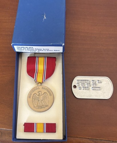 Vtg US National Defense Service Bar Pin & Medal Ribbon Set in Orig Box ...