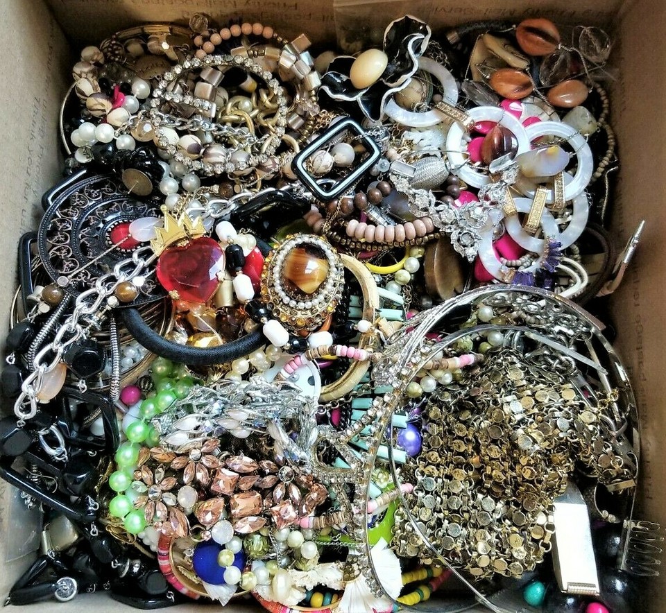 Jewelry Tangled Lot Old New Vintage Pieces Brooch Necklace Earrings ...