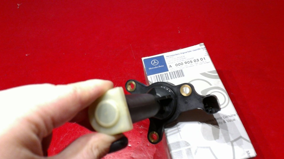 Mercedes W203 W271 Dodge Freightliner Sprinter Engine Oil Level Sensor ...