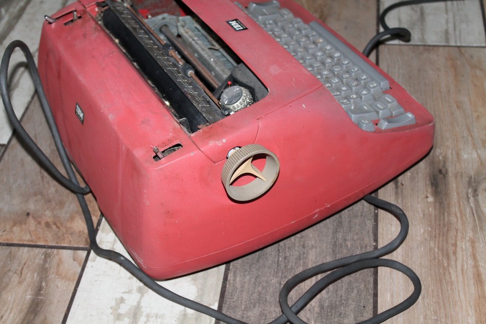 Rare Red IBM SELECTRIC TYPEWRITER ESTATE FIND! UNTESTED! AS IS FOR ...