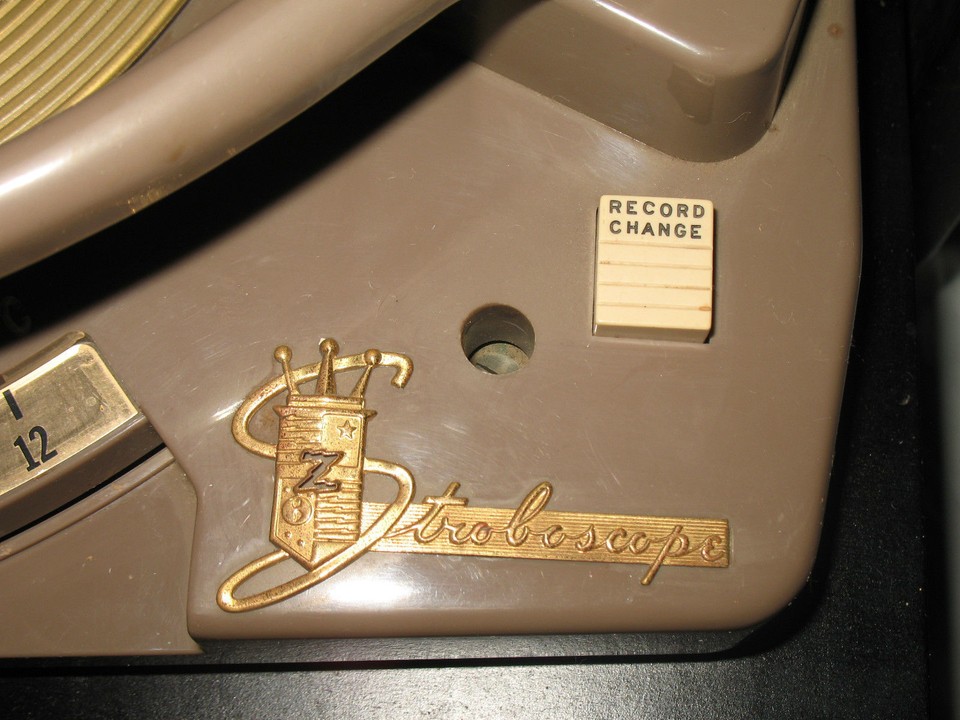 ZENITH Chairside/Side Table Tube Radio-Phonograph Model L846E ...