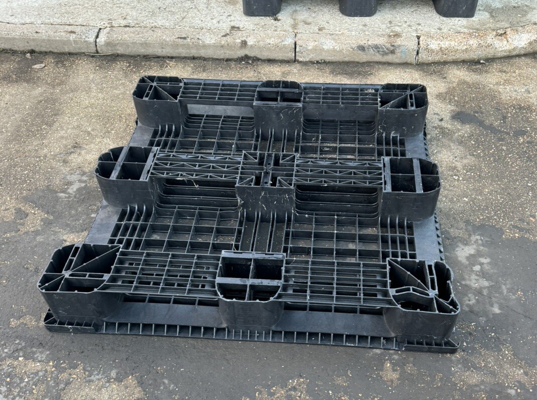 15 x Black QPall Plastic Square Chemical Spec CP3 Pallets 1140 x 1140 x ...