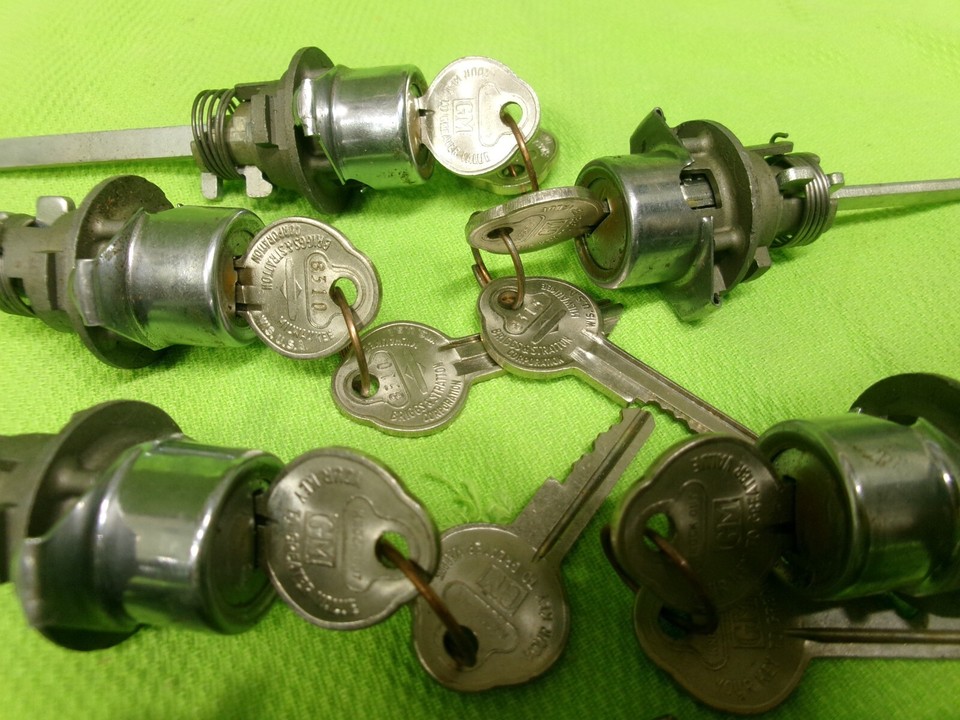 LOT of GM Chevrolet Trunk? Lock Cylinders Parts Keys 2 | eBay