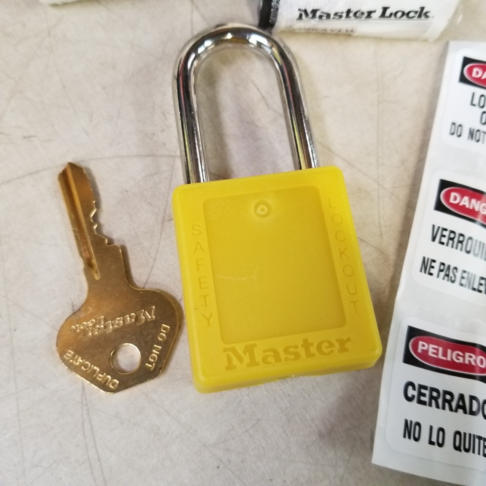 Lot of 4 - Master Lock 410KAYLW Lockout Padlock KA Yellow 1-3/4 Safety ...
