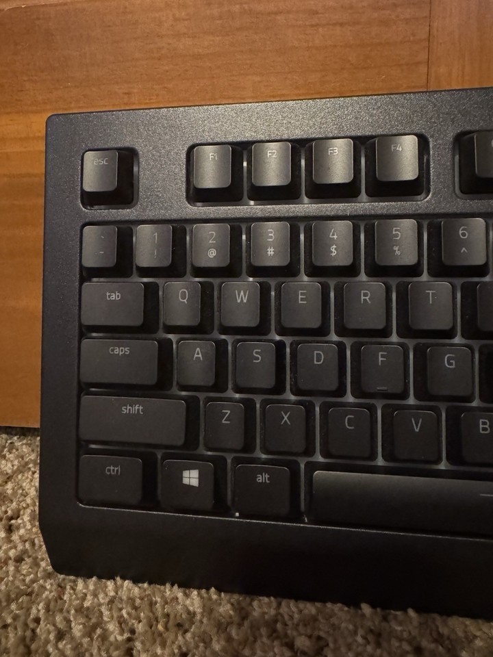 Gaming Keyboard Wired Razer Cynosa V2 AND Keyboard Mouse Pad Great ...