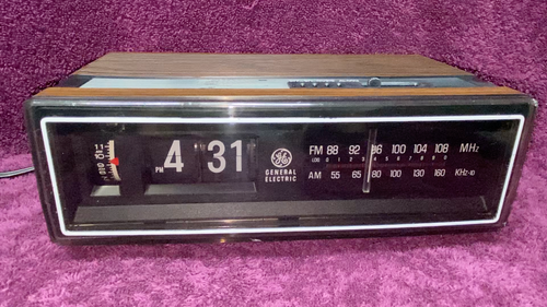 Vintage 1984 General Electric Flip Clock Radio Alarm Clock 7-4305F ...