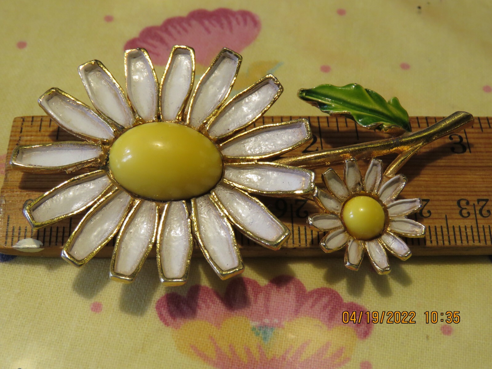 VINTAGE WEISS Double Daisy Brooch ENAMEL White and Ye… - Gem