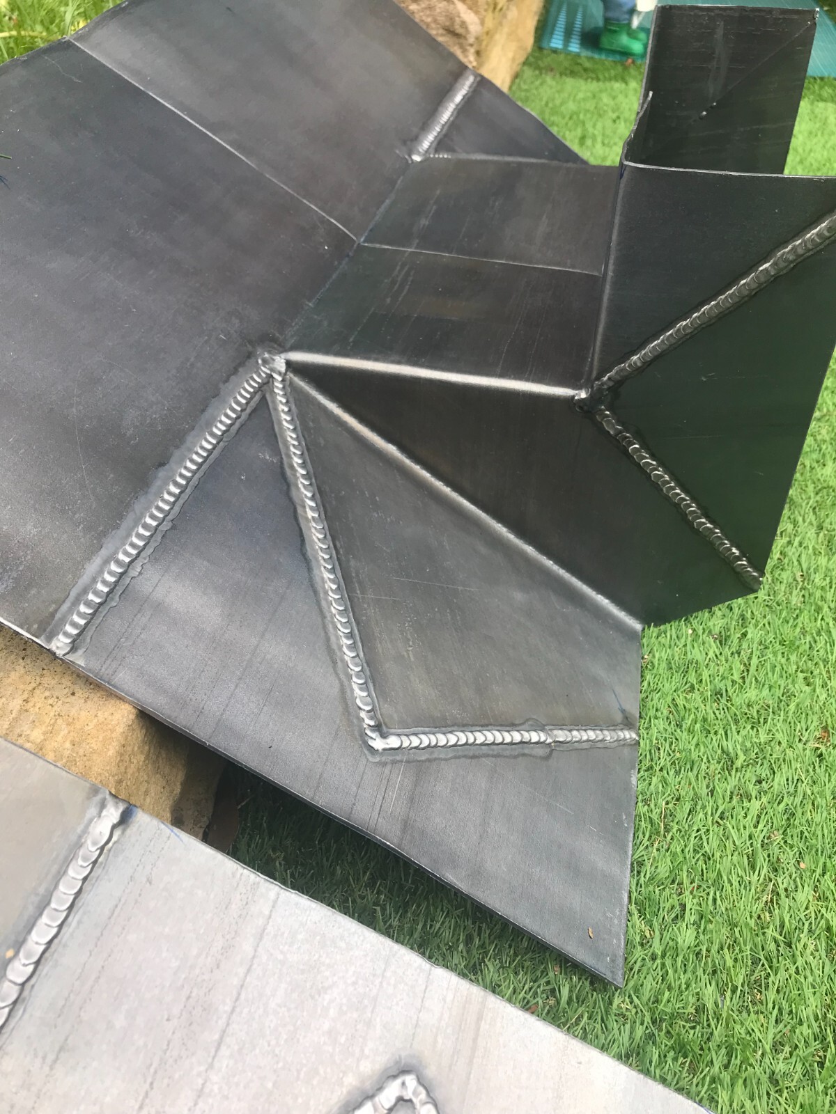 (Lead work) chimney back gutter corners with 100mm sole plate code 4 1 ...