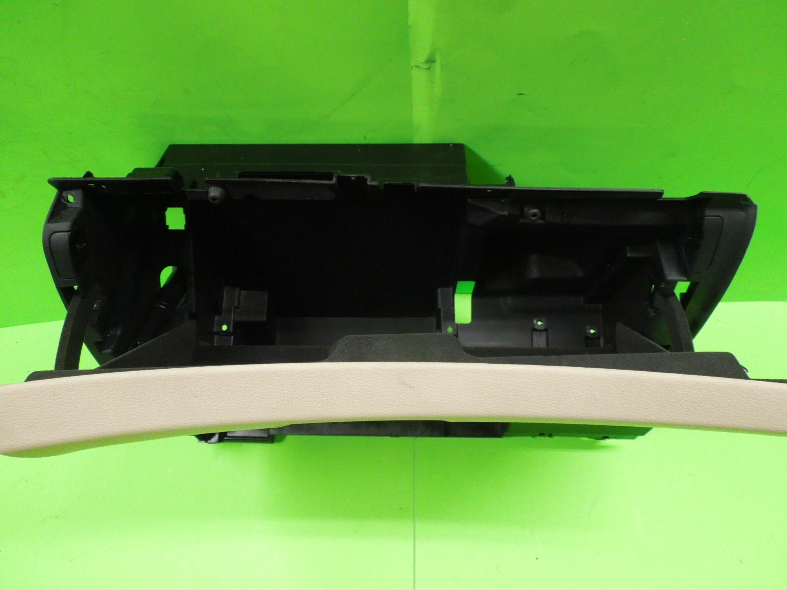 2011 BMW Z4 E89 GLOVE BOX STORAGE DASH DASHBOARD COMPARTMENT 09 10 11 ...