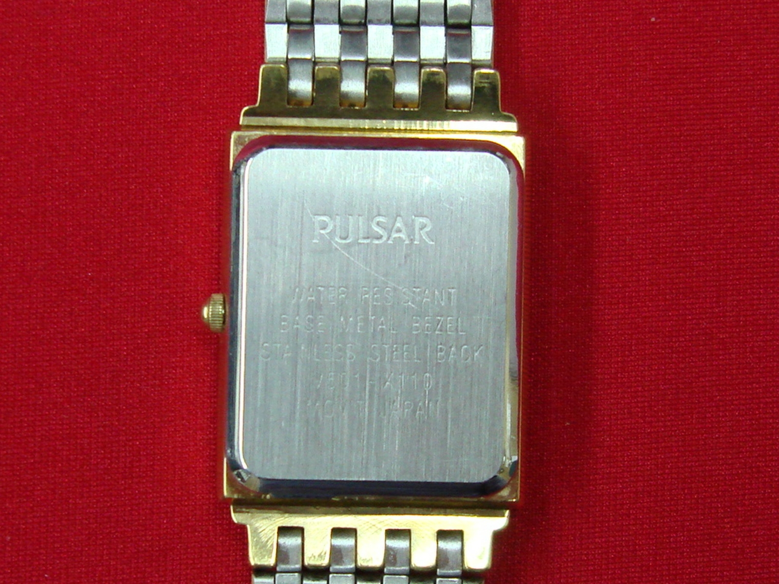 PULSAR V501 - X110 STAINLESS W/ GOLD PLATED TOP VERY NICE FRESH BATTERY ...