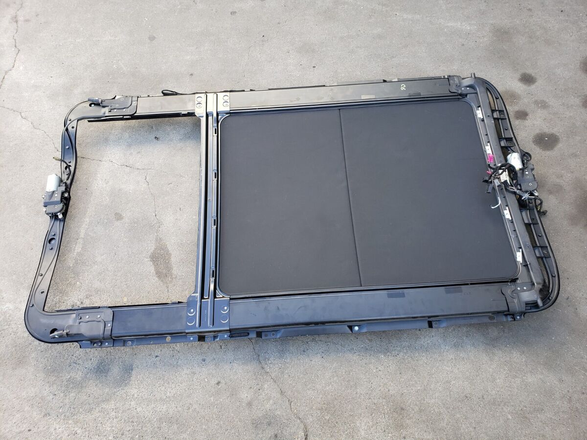 2007 BMW X5 E70 Panoramic SUN ROOF MOONROOF Glass / Assembly 2007 BMW X5 E70 Panoramic SUN ROOF MOONROOF Glass / Assembly