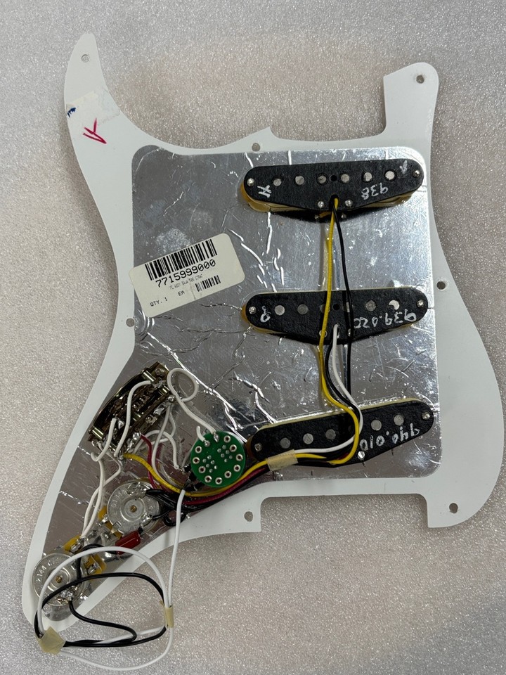 Fender® Vintera 50's LOADED Modified Strat White Guitar Pickguard w/S1 ...