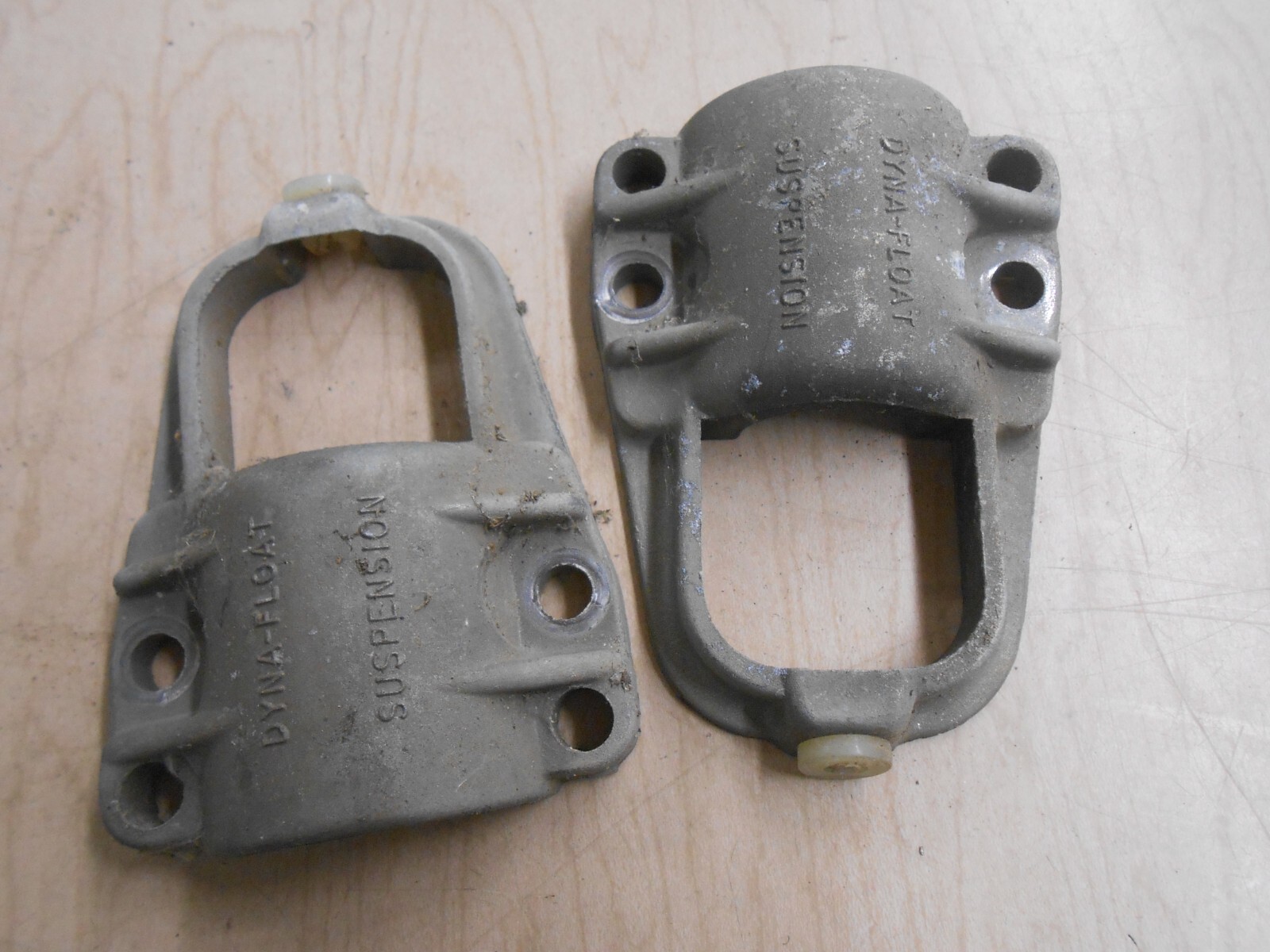 69592, 10-29256 Mariner Mercury 1984 50hp Outboard lower mount clamps ...