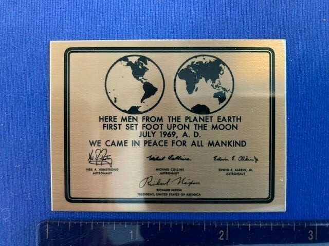 APOLLO 11 MINIATURE MOON PLAQUE NEIL ARMSTRONG BUZZ ALDRIN COLLINS GOLD ...