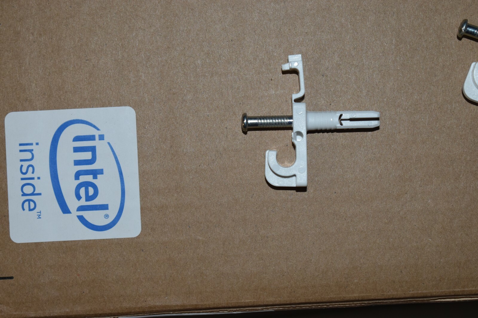 25 Pack Rubbermaid Fixed Mount Back Clip Support The Back For Wire ...