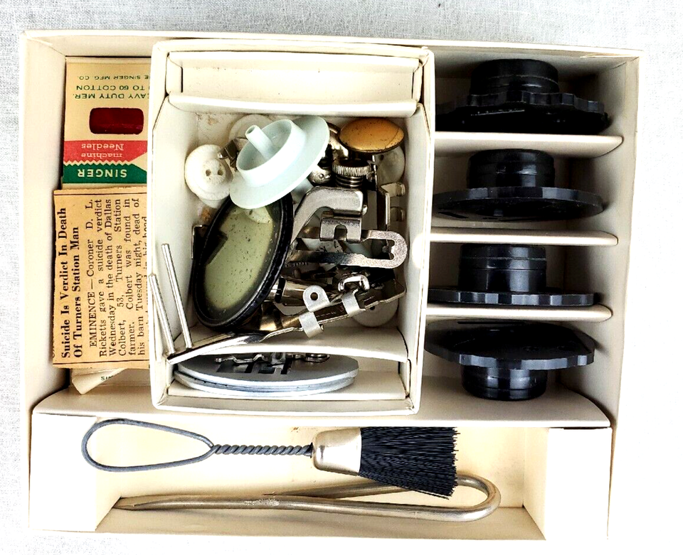 ATTACHMENTS & Special Discs Touch & Sew Zig Zag SINGER Sewing Machine ...