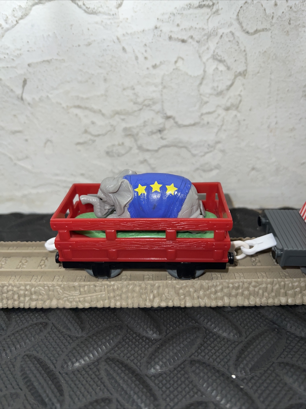 Thomas & Friends TrackMaster Carnival Fun Elephant Motorized Train ...