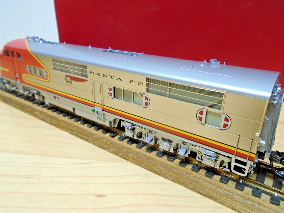 Coach Yard Detailed Brass HO ATSF Rare E1 A/B Diesel Loco Set Runs ...