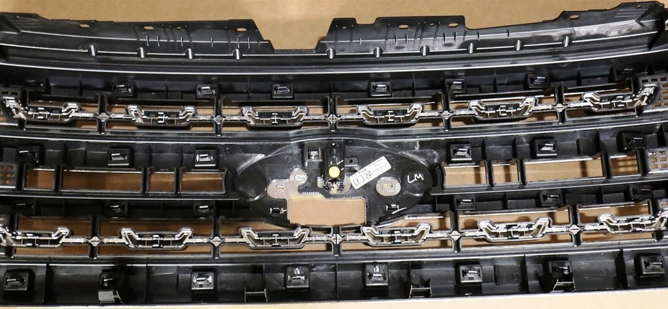 2023-2025 Ford F250 CHROME Grille PC3Z8200CA Super Duty LARIAT OE OEM ...