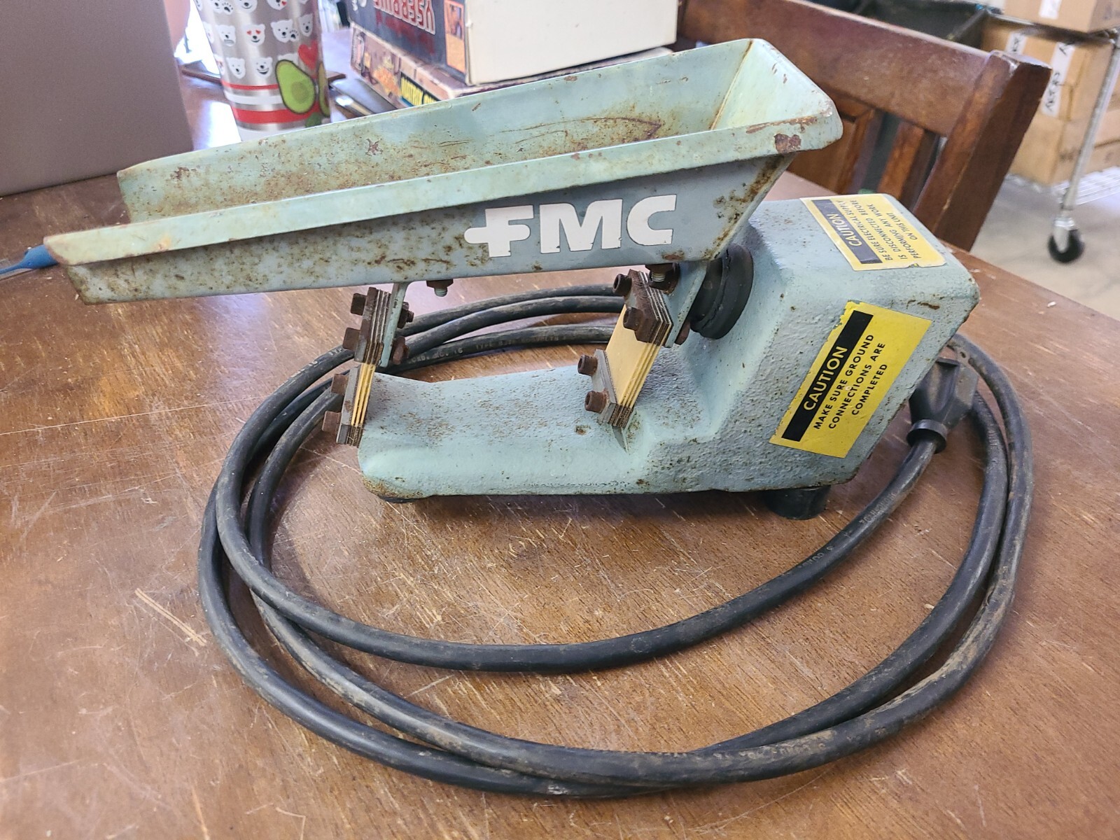 Syntron FMC F-T0C Magnetic Vibrating Lab Chute Feeder Vibratory ...