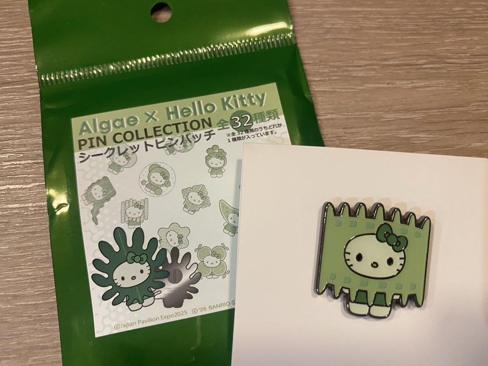Japan Pavilion Algae Hello Kitty Pin Badge Neoflagilaria World Expo ...