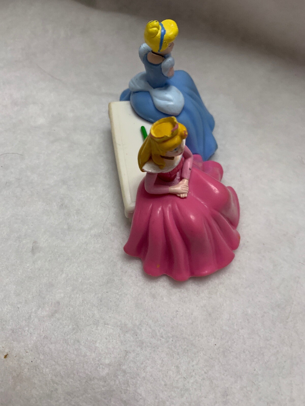 DISNEY PRINCESSES CINDERELLA & AURORA SITTING ON BENCH 5" FIGURE CAKE ...