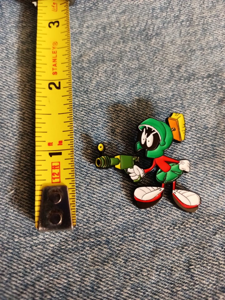 MARVIN THE MARTIAN - ENAMEL PIN-UNBRANDED-SHIP ALL THE PINS YOU BUY FOR ...