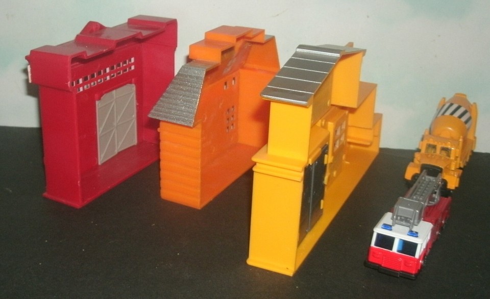 1/64 Scale City Street Buildings Diorama Play Set with Two Diecast Toy ...