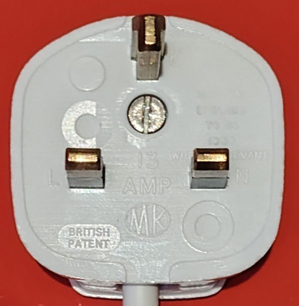 T-Shaped Non Standard MK 647WHI 13A UK Plug Adaptor to 1G Socket 2m ...
