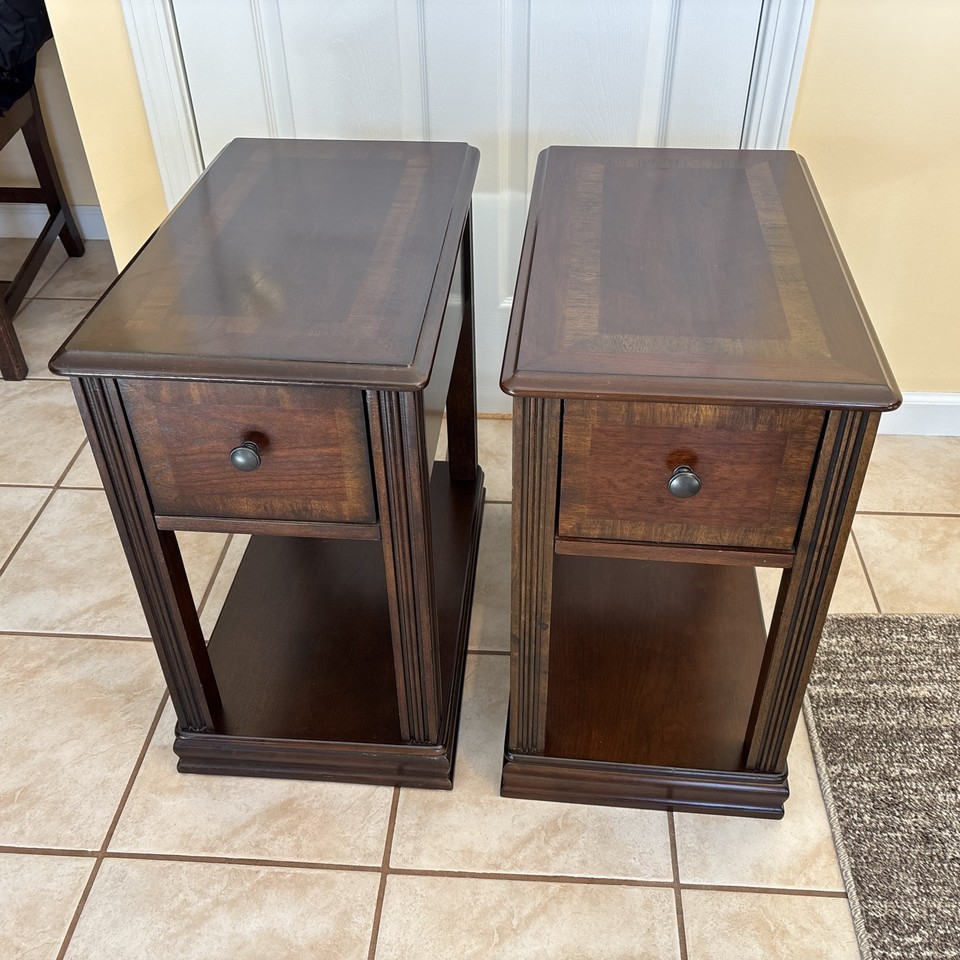 Pair Signature Design by Ashley Contemporary Breegin Chairside End ...