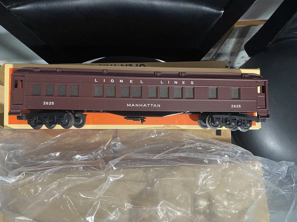 Lionel Trains Post War Celebration Madison Set! LN! READ!! FREE ...