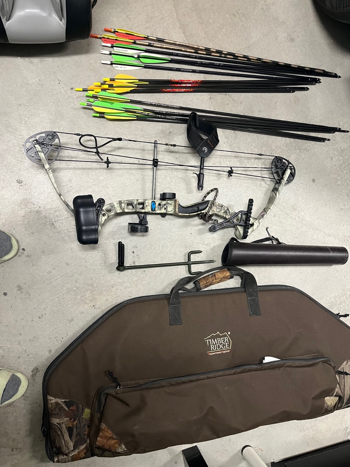 Right hand Diamond Razor Edge 60lb Bow with bag and arrow and more | eBay
