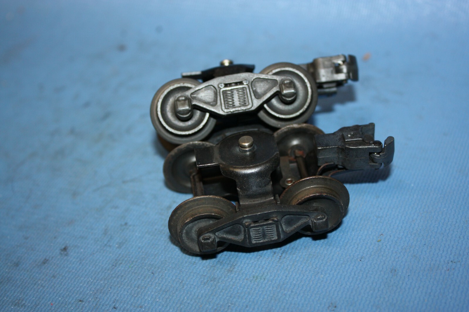 Lionel – POSTWAR TRUCKS – Staple End trucks 1 Pair EX Cond | eBay