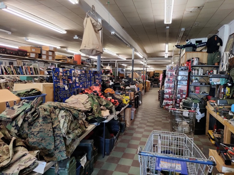 M12 RIFLE STORAGE RACKS (1) MILITARY GUN SHOW M-12 small arms rack ...