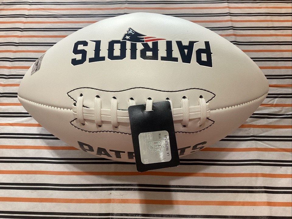 Rob Gronkowski Autograph Patriots Logo Football w/ *Player Holo COA ...