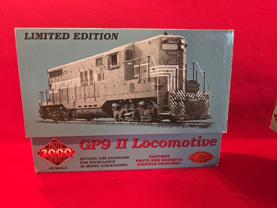 PROTO 2000 GP9 II EMD LOCOMOTIVE HO SCALE CHESAPEAKE & OHIO ELECTRO ...