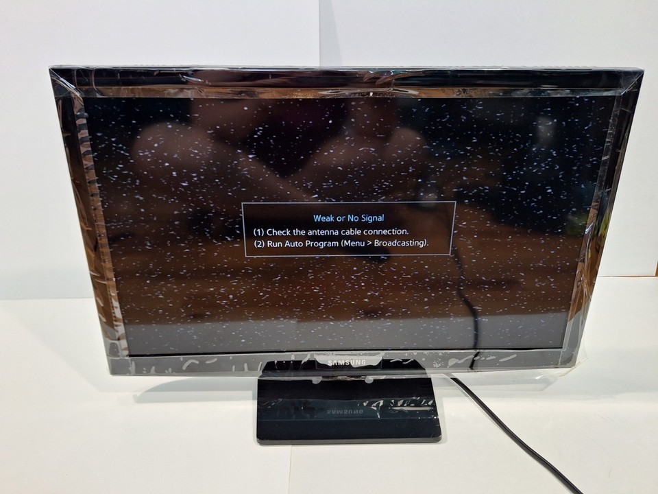 Samsung LCD Flat Screen Smart TV 24" UN24H4500AF In Plastic w/Remote ...