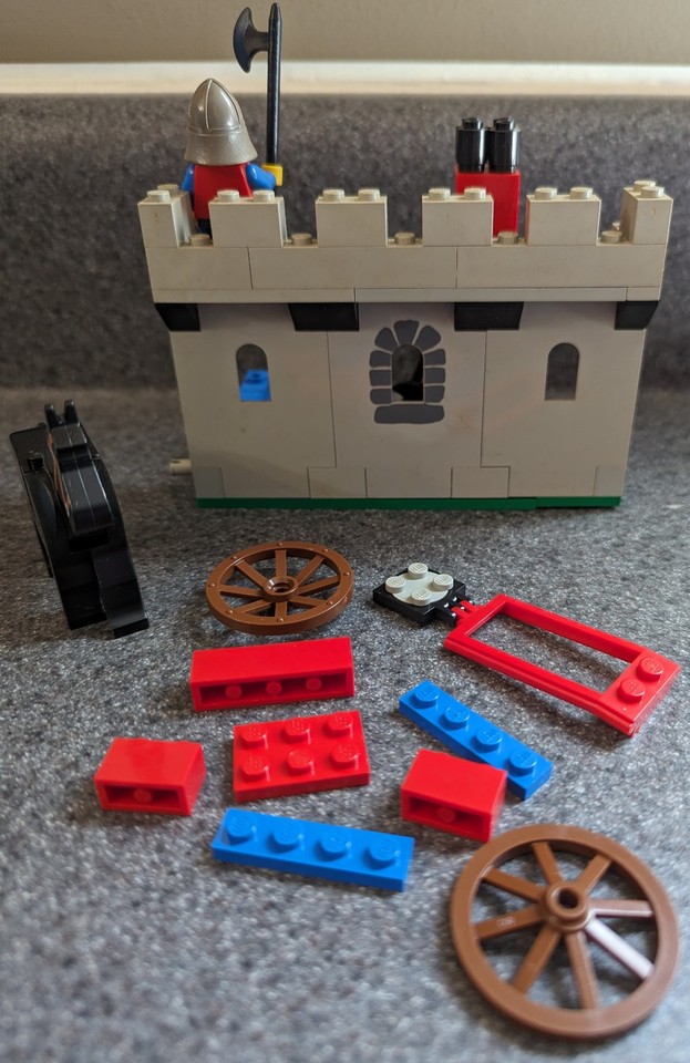 Vintage Lego Castle 6040 Blacksmiths Shop w/Instructions 98% complete ...