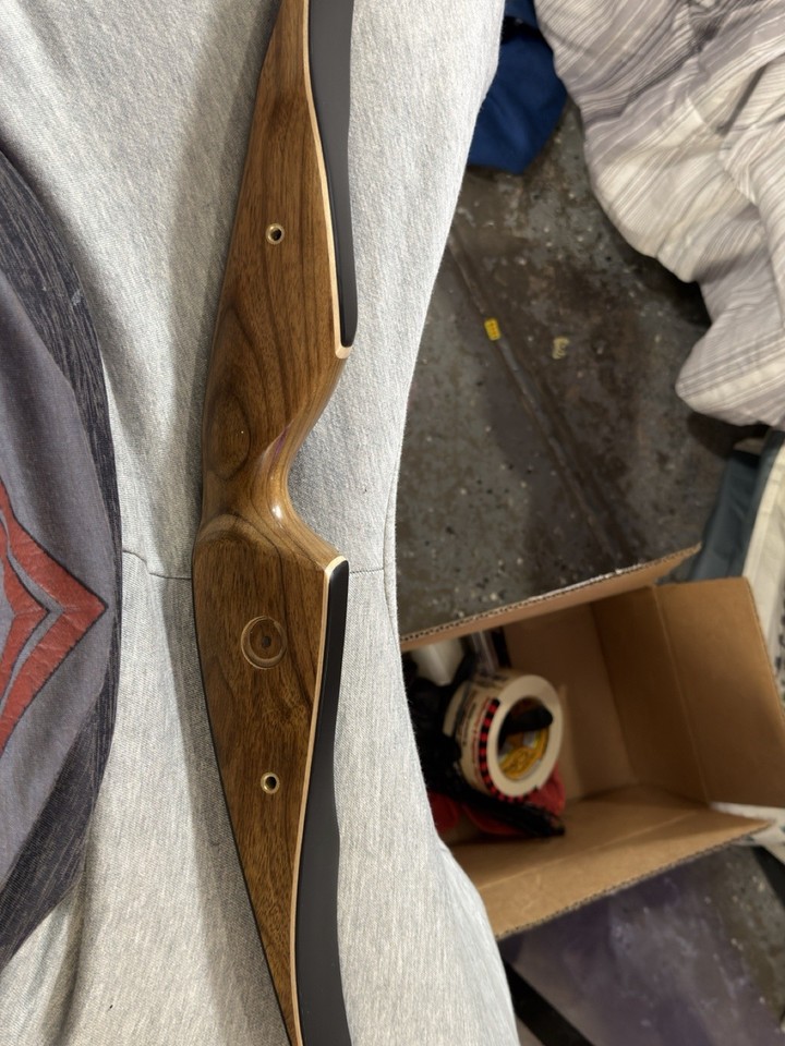 Never Used, TRADITIONAL GRIZZLY RECURVE BOW. RIGHT HAND, AMO 58, 45 ...
