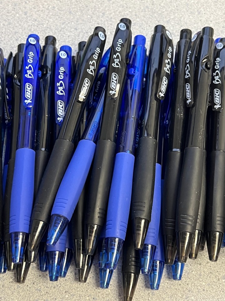 40 BIC Retractable Pens Black & Blue 1.0 mm 40-Count NEW | eBay