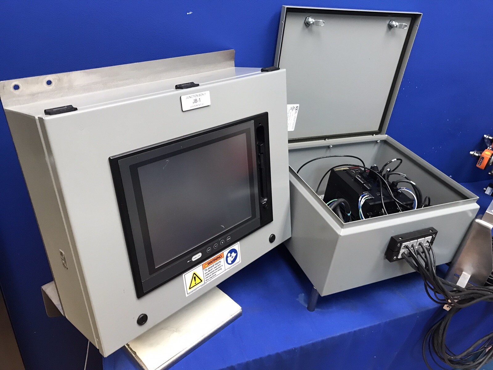 Keyence Vision System with CV-X422F; CA-DC40E; CA-MP120T; & (2) CV ...